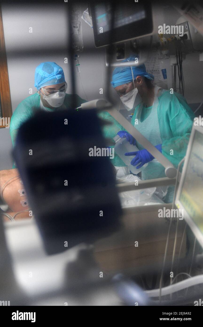 Intensive care transport hi-res stock photography and images - Alamy