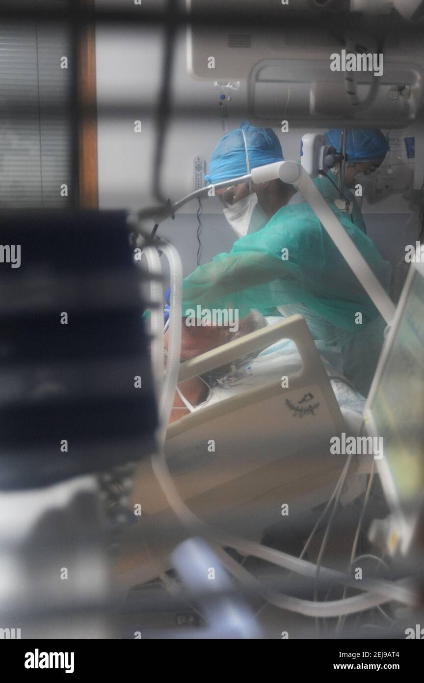 Medical intensive care unit Stock Photo - Alamy