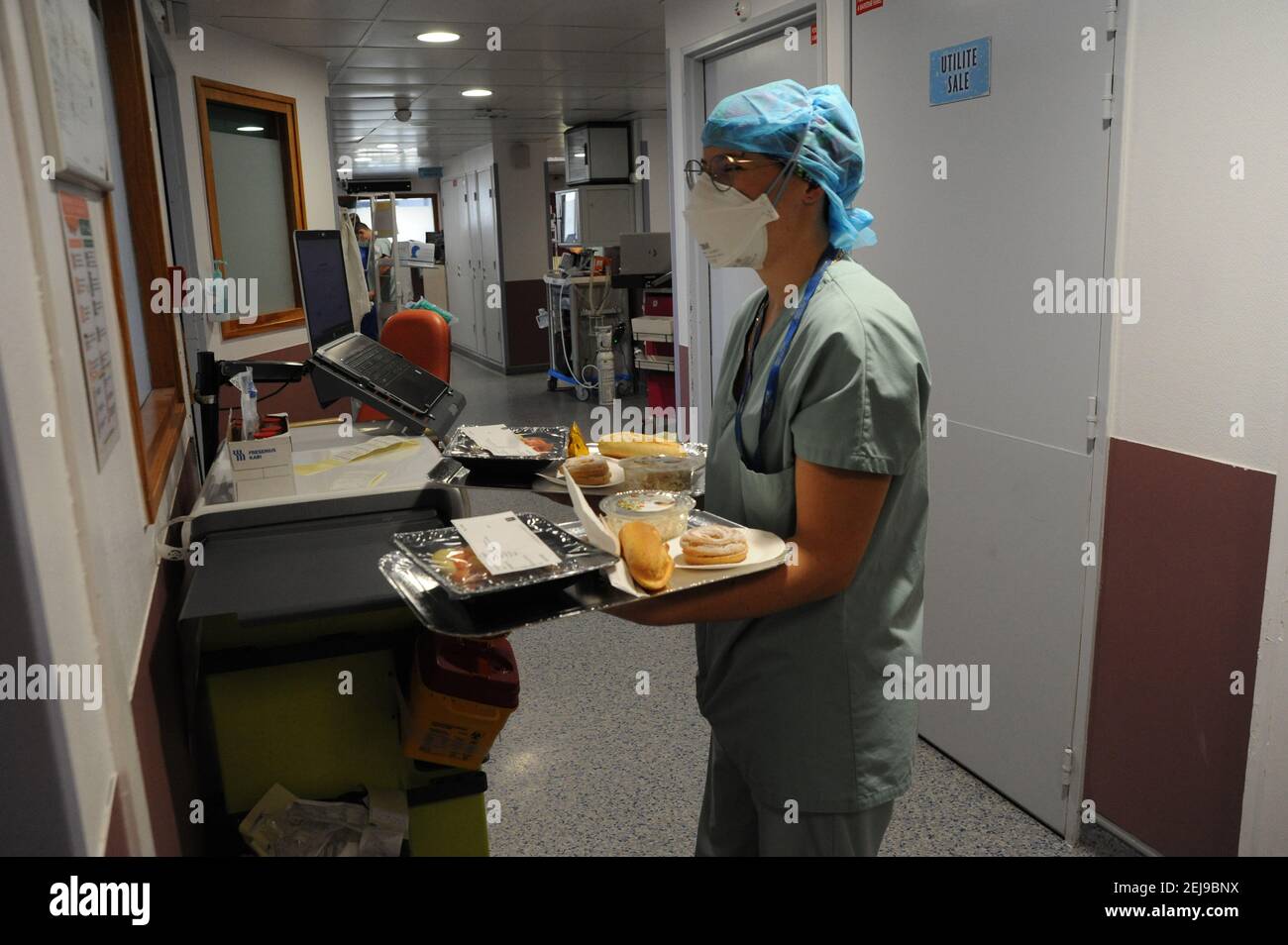 Hospital meal distribution Stock Photo - Alamy Hospital meal distribution Stock Photo - Alamy