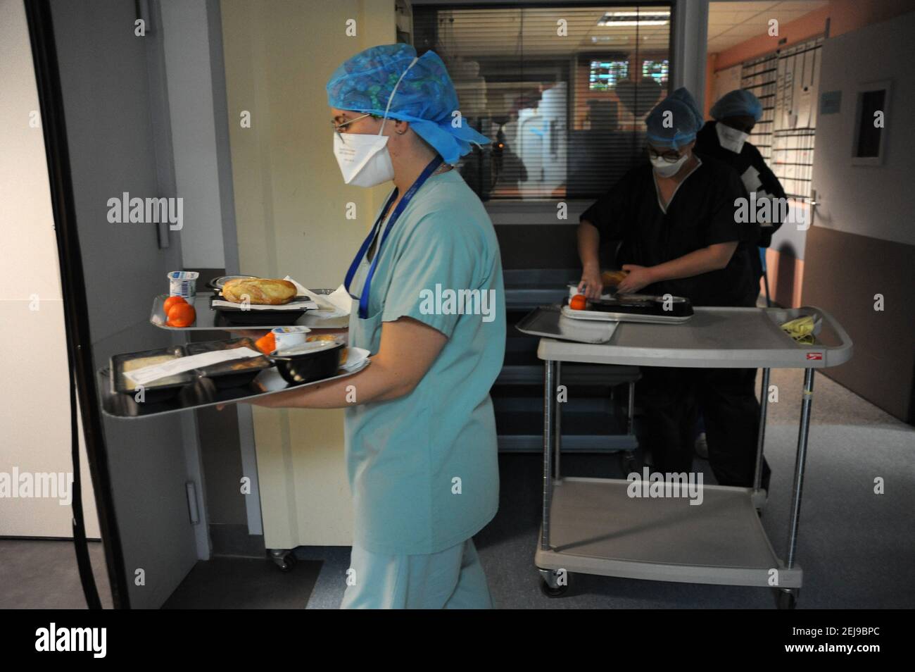 Hospital meal distribution Stock Photo - Alamy Hospital meal distribution Stock Photo - Alamy