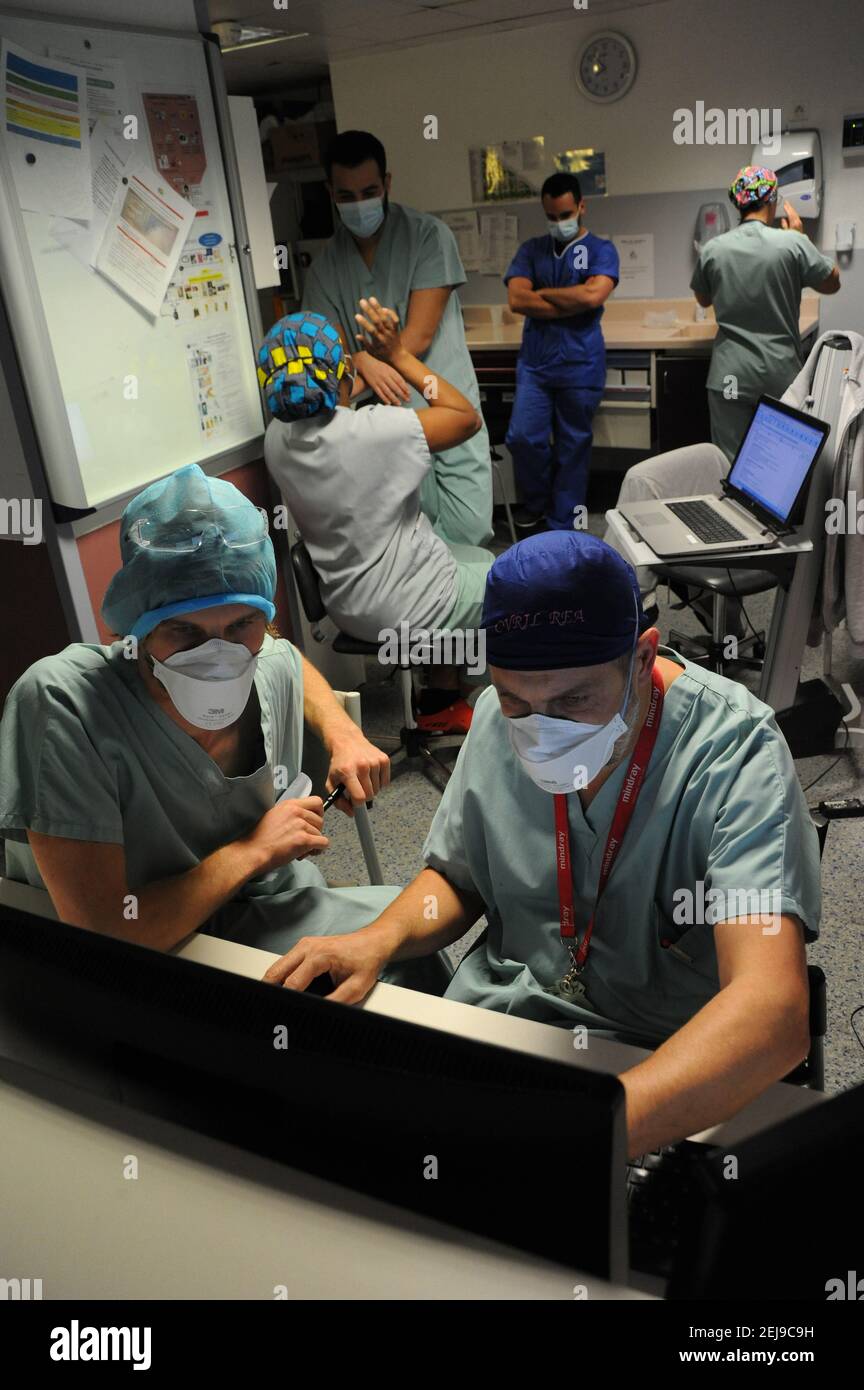 Transmission meeting at the hospital Stock Photo - Alamy
