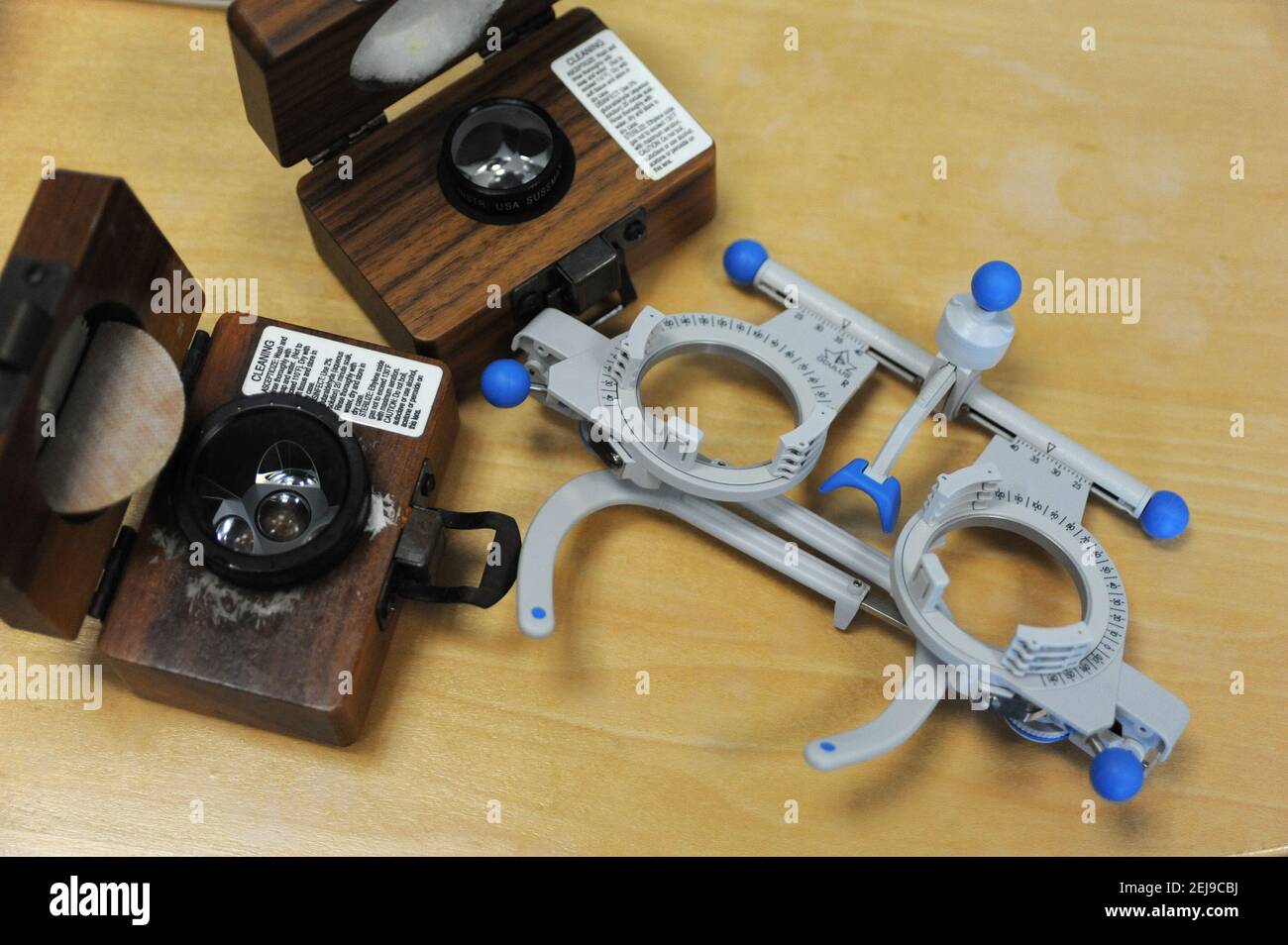Refracting lenses hi-res stock photography and images - Alamy