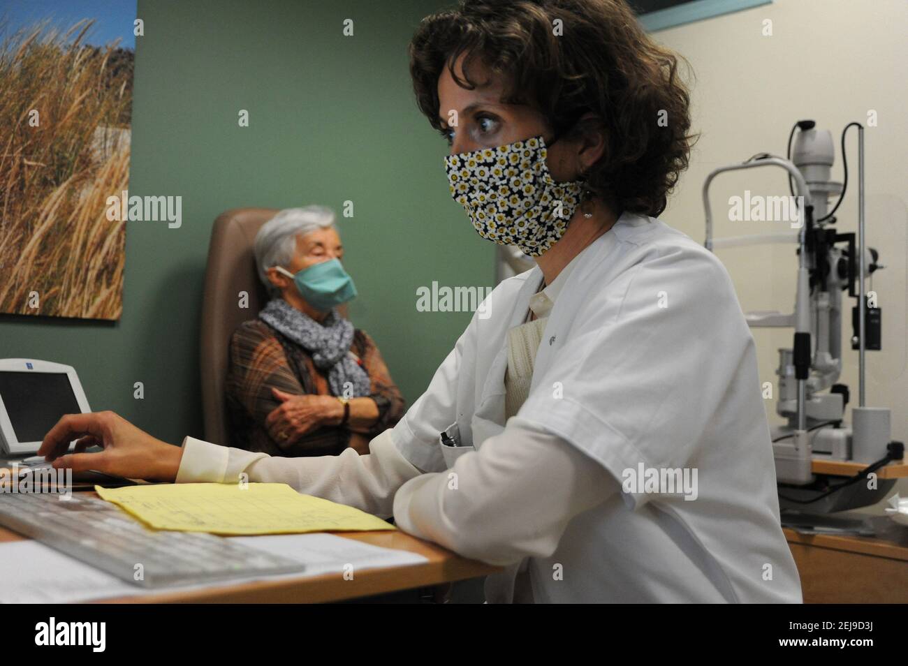 Retinal scan hi-res stock photography and images - Alamy