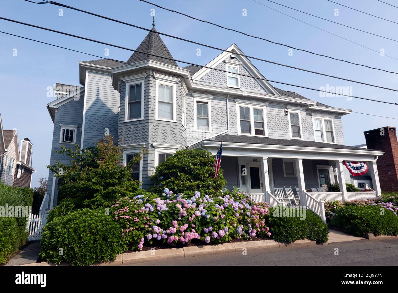 House front cape cod hi-res stock photography and images - Alamy