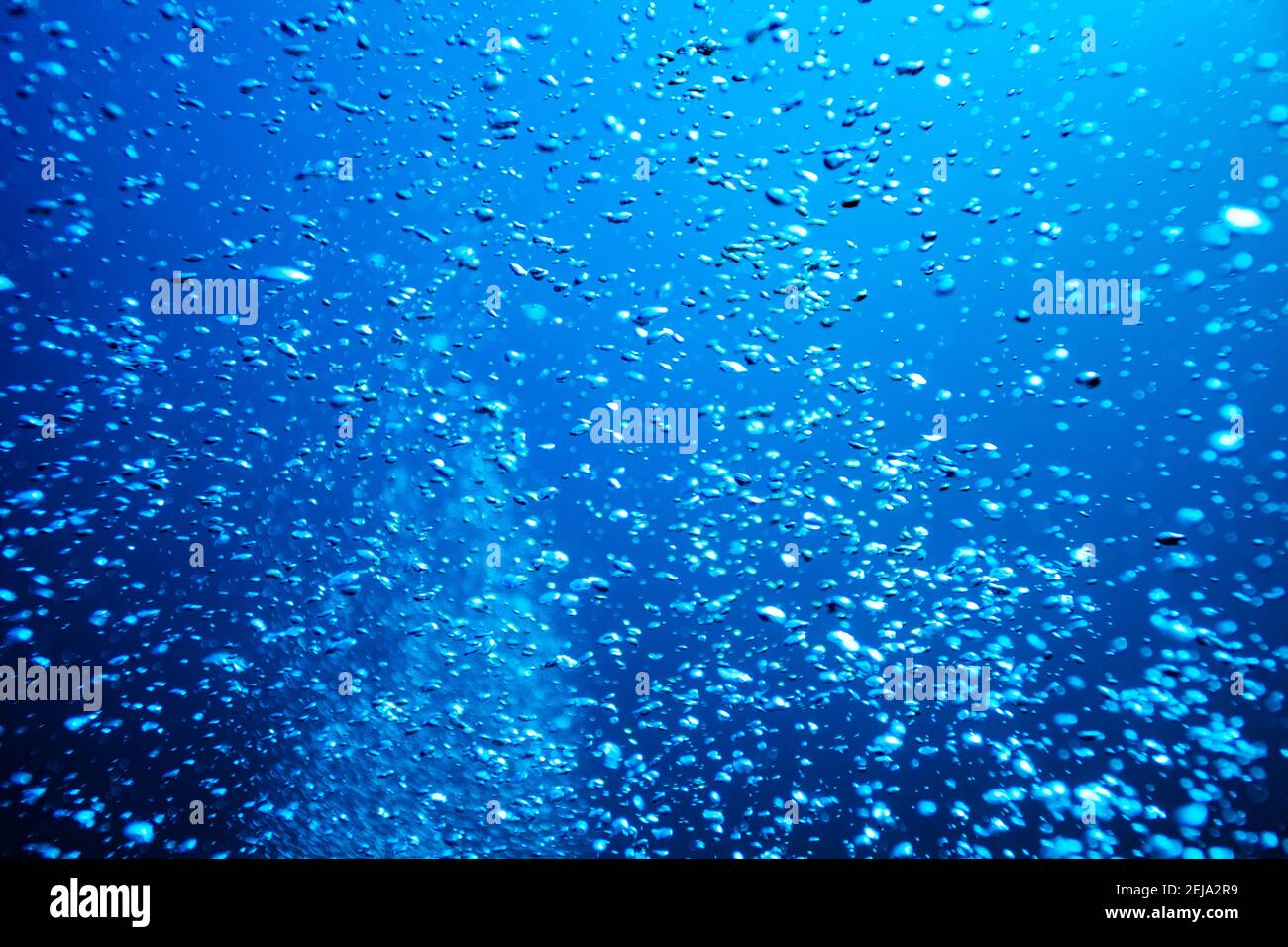 Deep blue background hi-res stock photography and images - Alamy