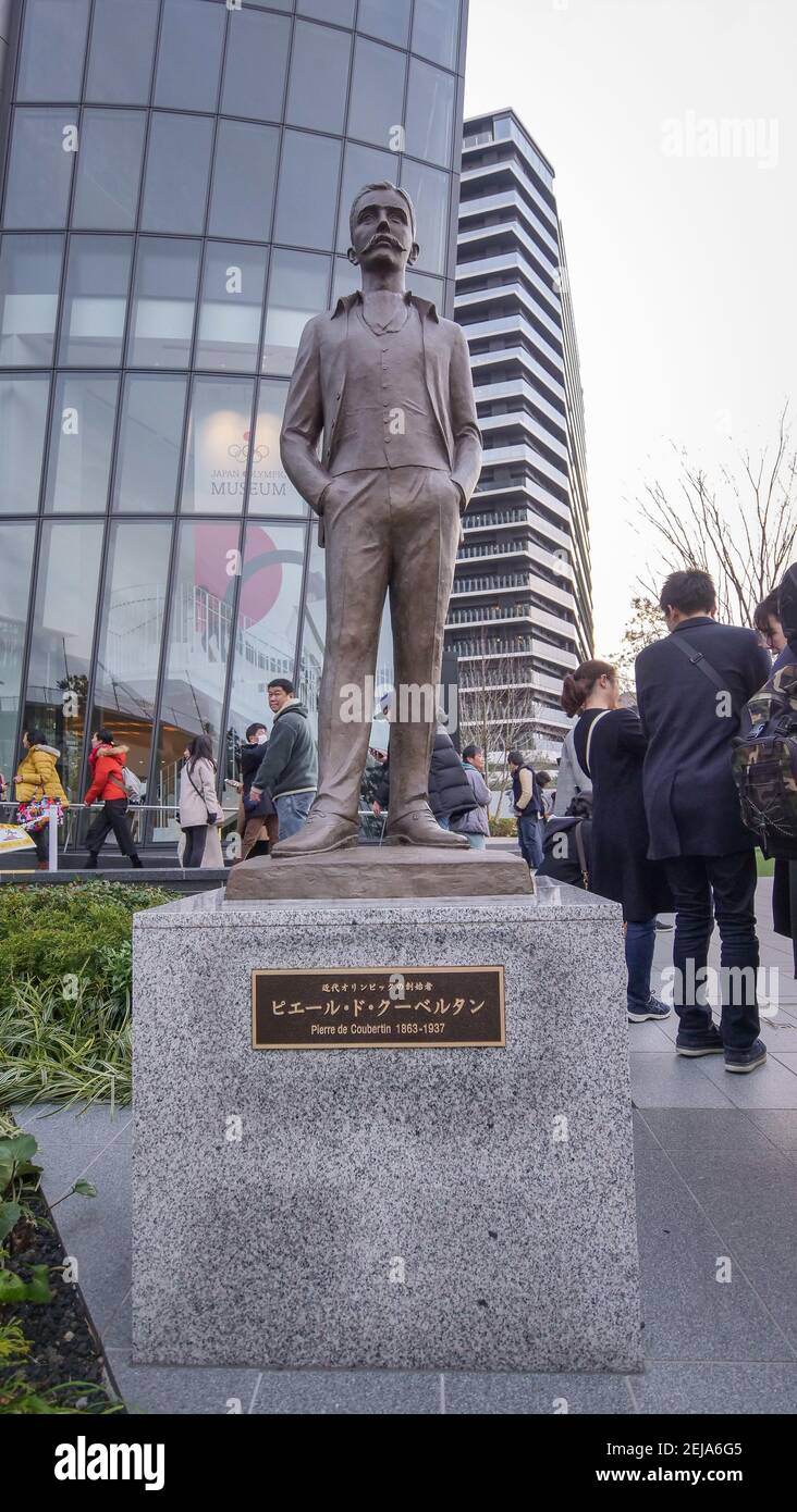 TÓQUIO, TO - 12.01.2020: TOKYO 2020 - Pierre Coubertin statue near the ...
