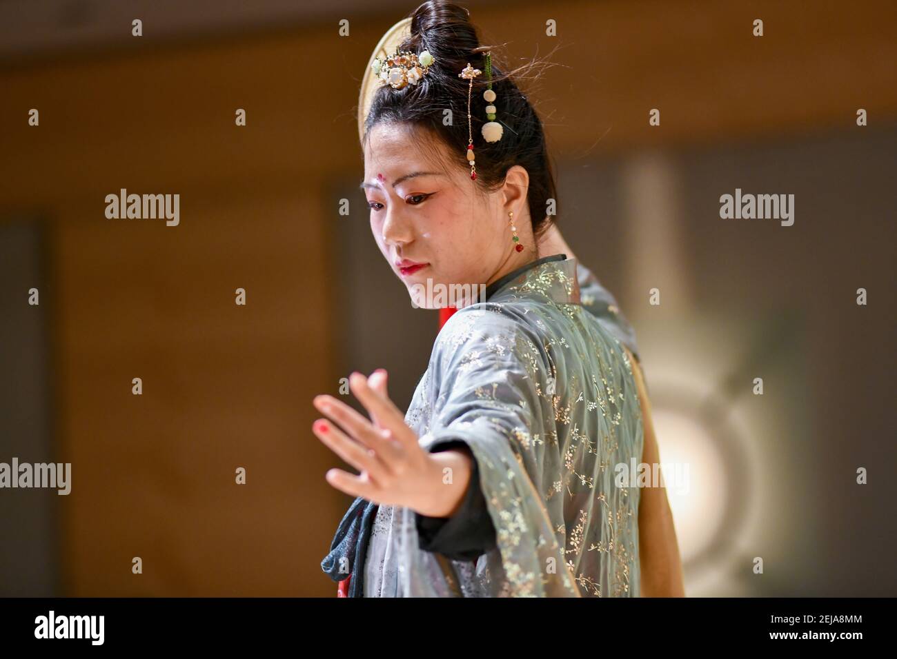 Enthusiasts of traditional Chinese clothings of the "Han people", known ...