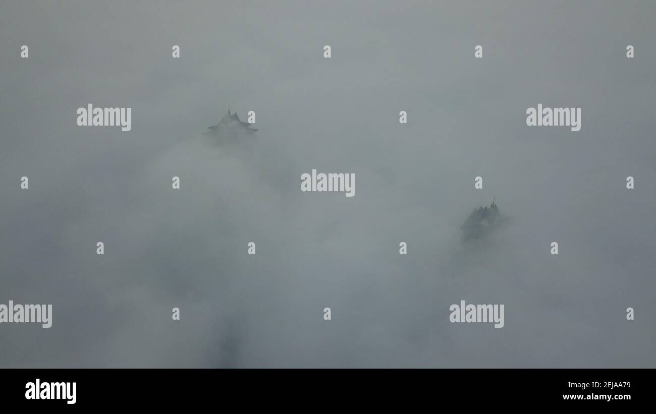 The landmark Wanfu Bridge is shrouded by dense fog in Yangzhou City ...