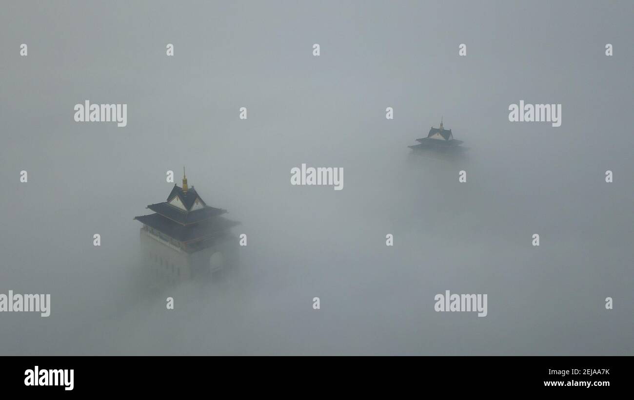The landmark Wanfu Bridge is shrouded by dense fog in Yangzhou City ...