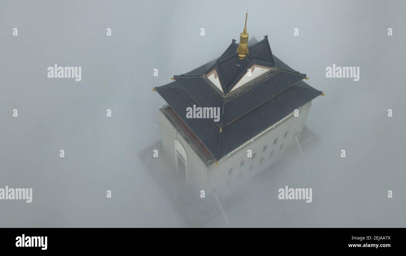 The landmark Wanfu Bridge is shrouded by dense fog in Yangzhou City ...