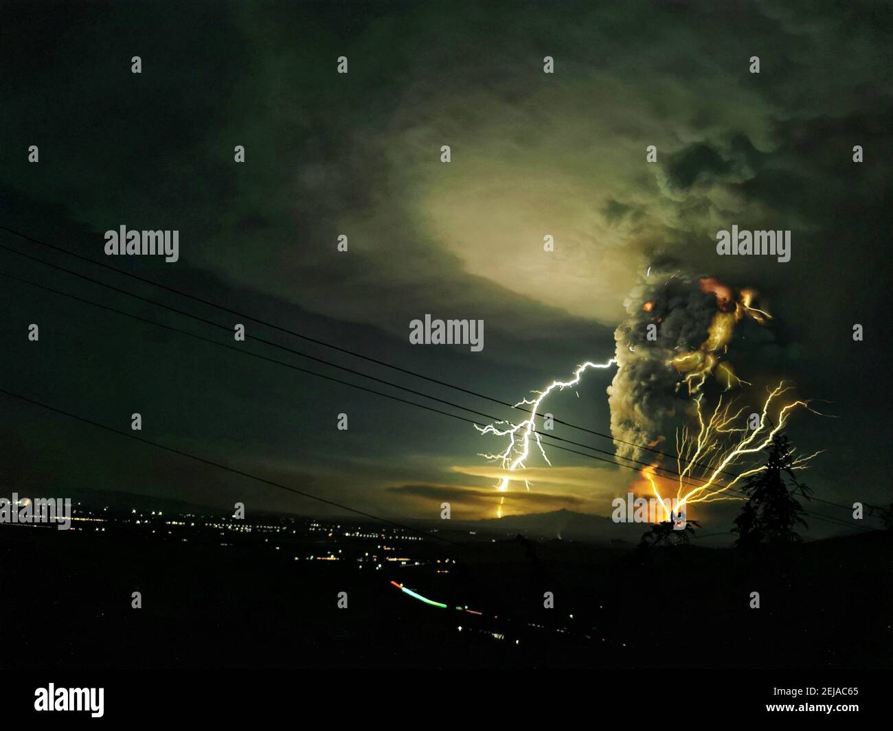 Lightning streak over Batangas as Taal Volcano continue its eruption on ...