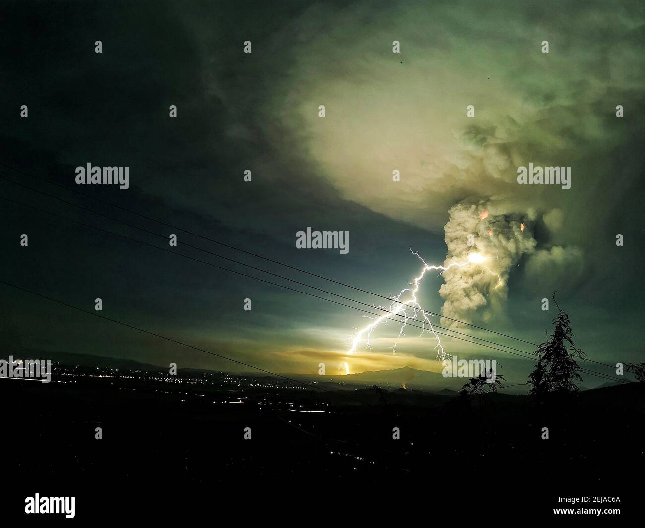 Lightning streak over Batangas as Taal Volcano continue its eruption on ...