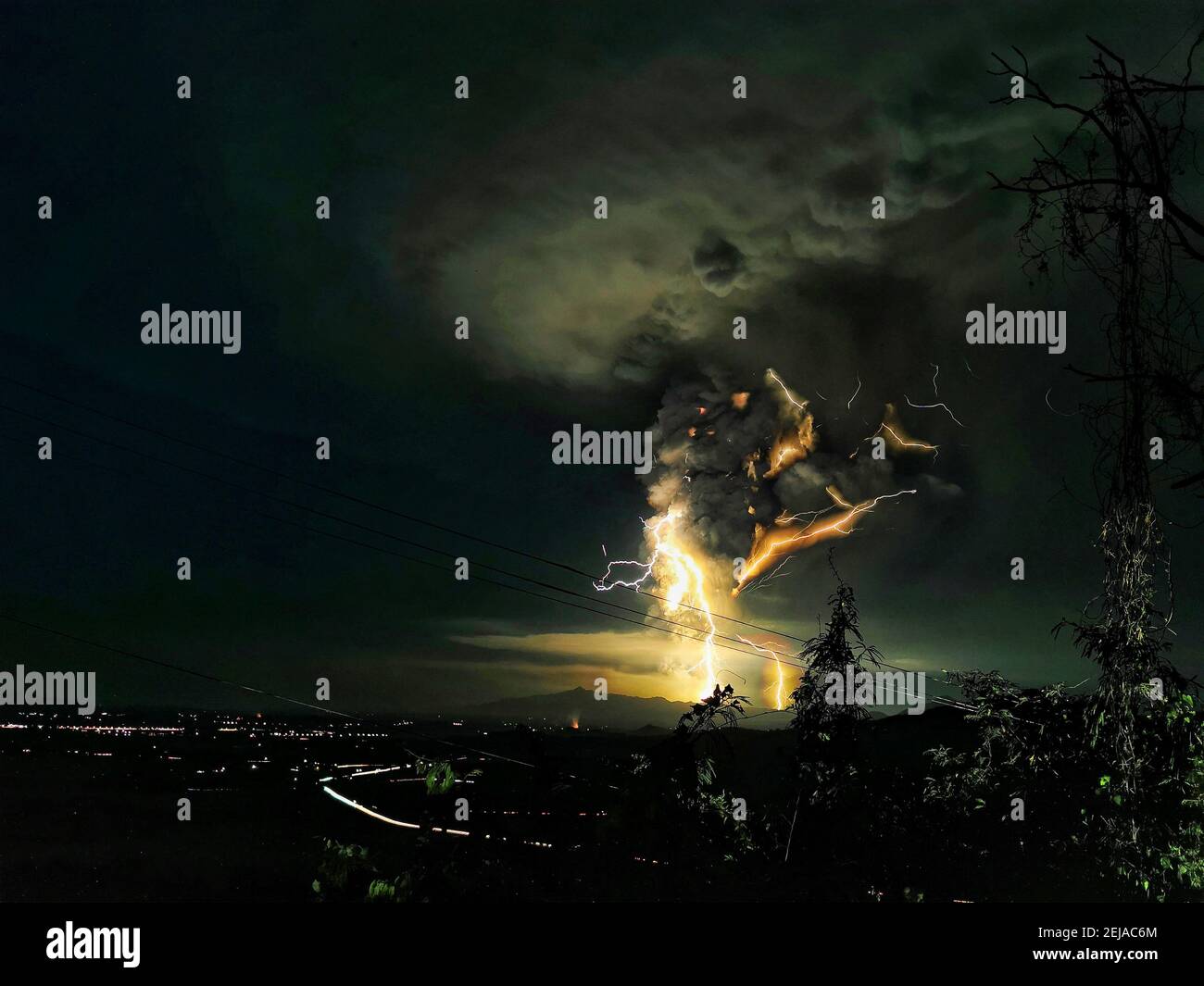 Lightning streak over Batangas as Taal Volcano continue its eruption on ...