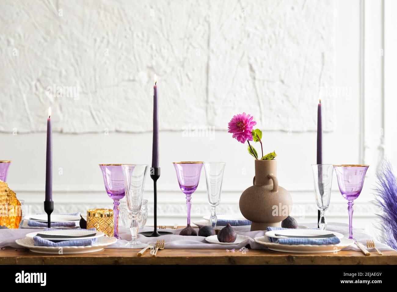 Elegant flower composition hi-res stock photography and images - Alamy