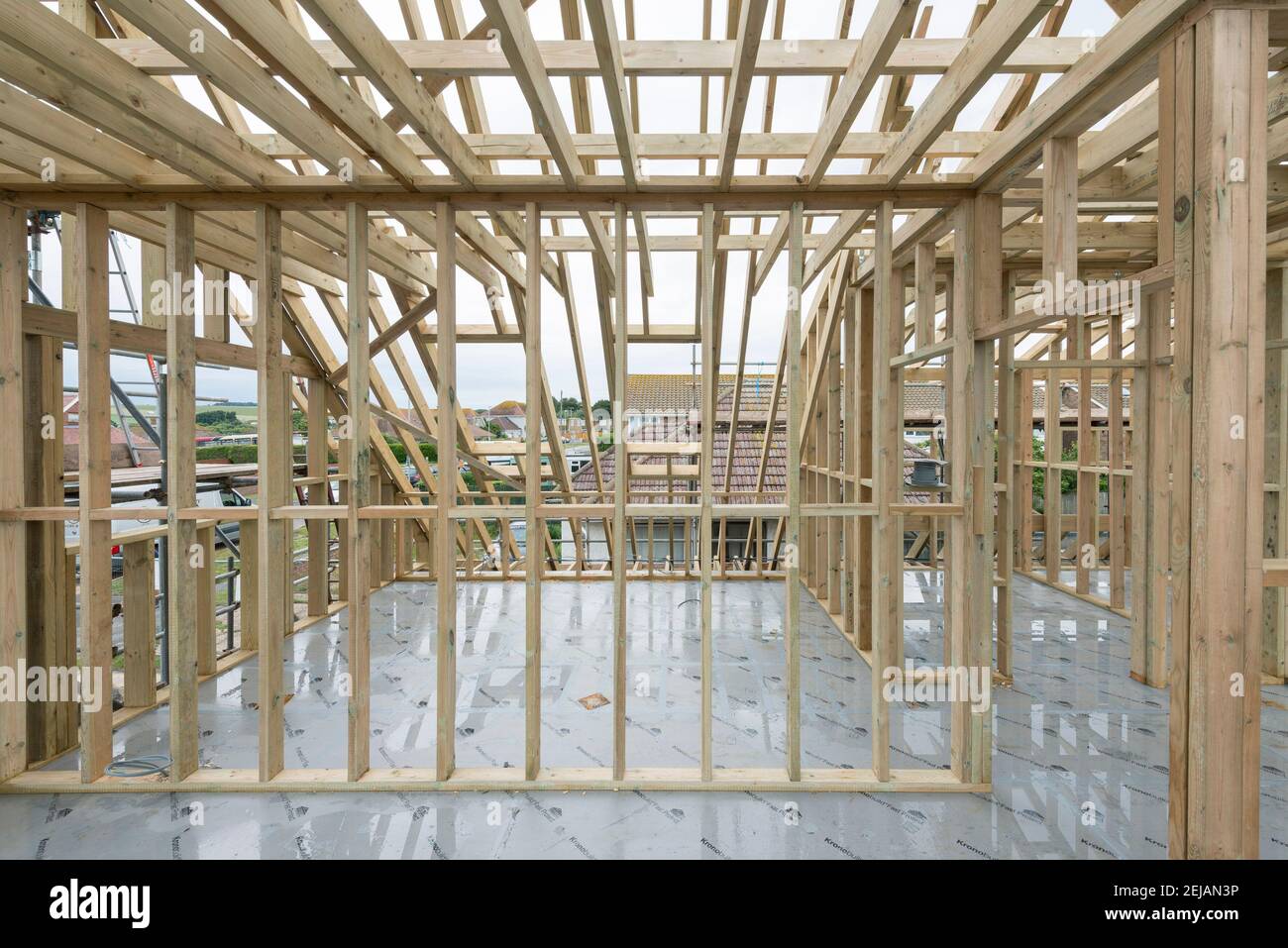 Constructing a roof hi-res stock photography and images - Alamy