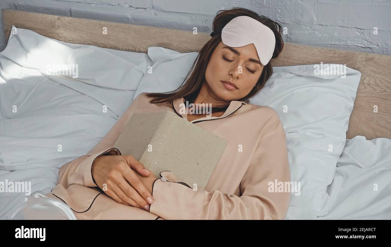 Woman with eye mask sleeping hi-res stock photography and images - Alamy