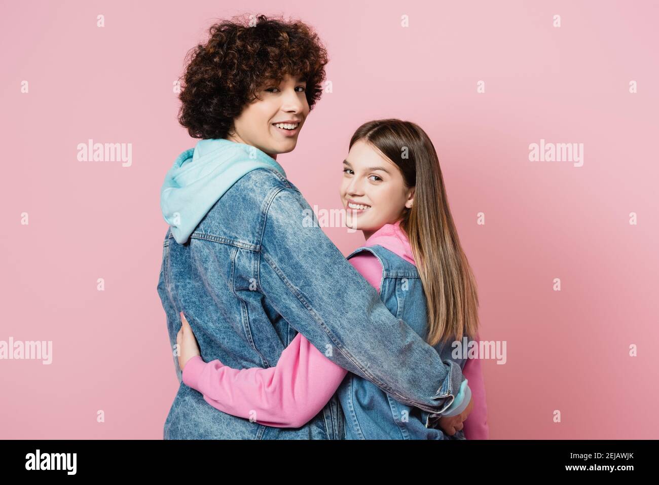 Back view of teenagers hi-res stock photography and images - Alamy