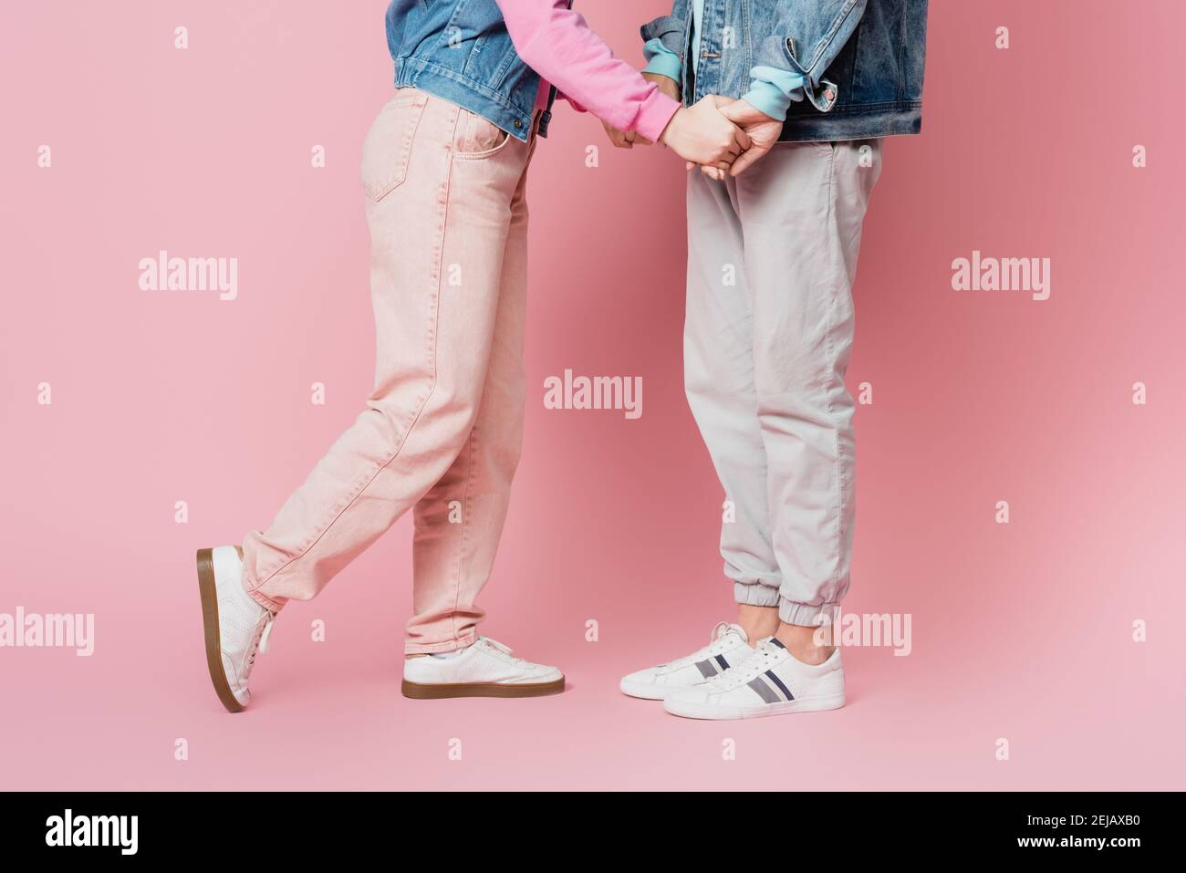Teenagers holding hands love hi-res stock photography and images - Alamy