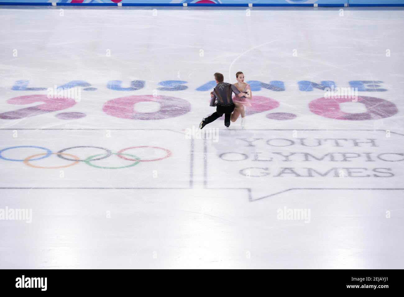 FLEMING Cate and ISBELL Jedidah from the USA compete in the Figure ...