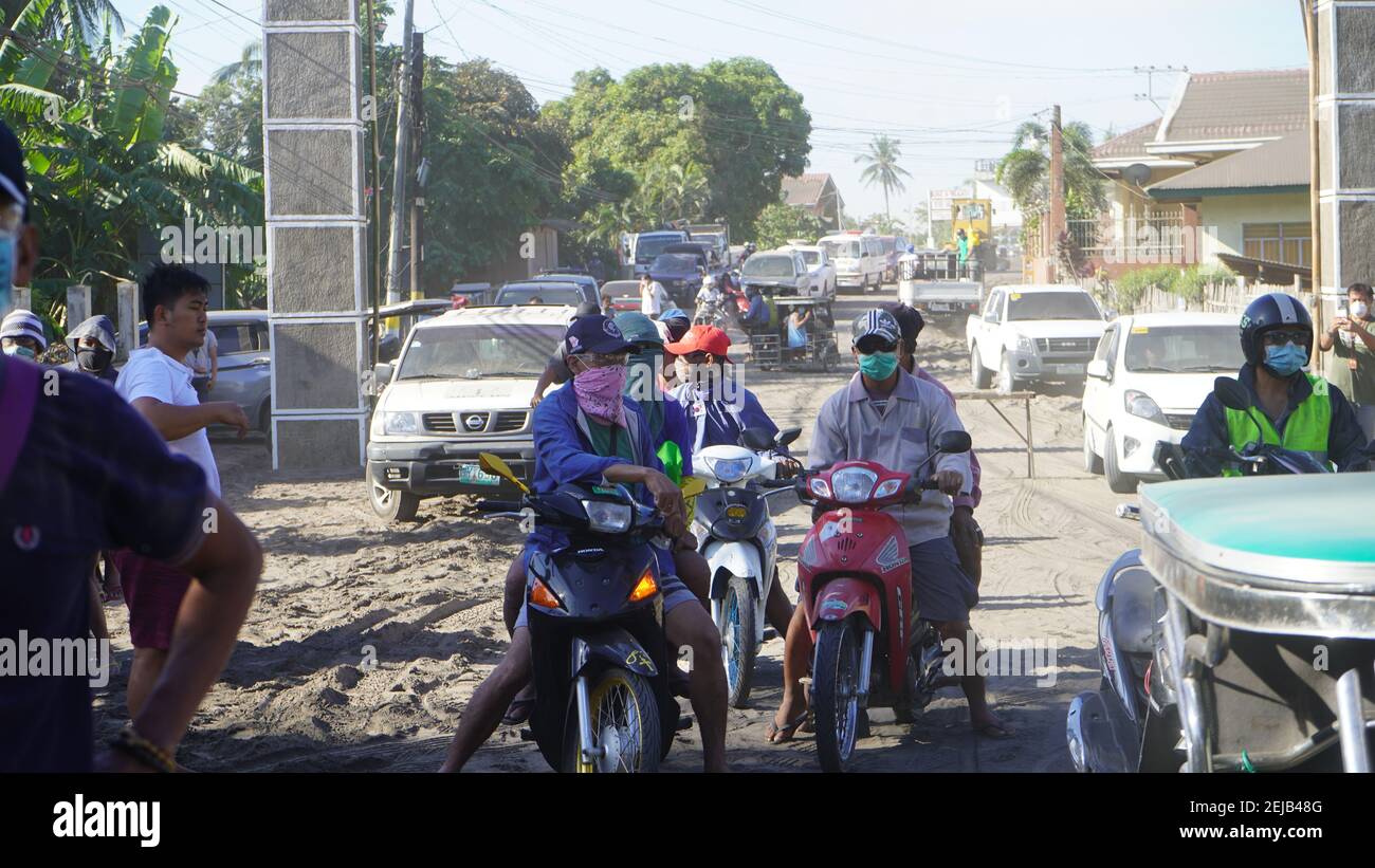 Hundreds of people fleeing Agoncillo town as Taal volcano is posting ...