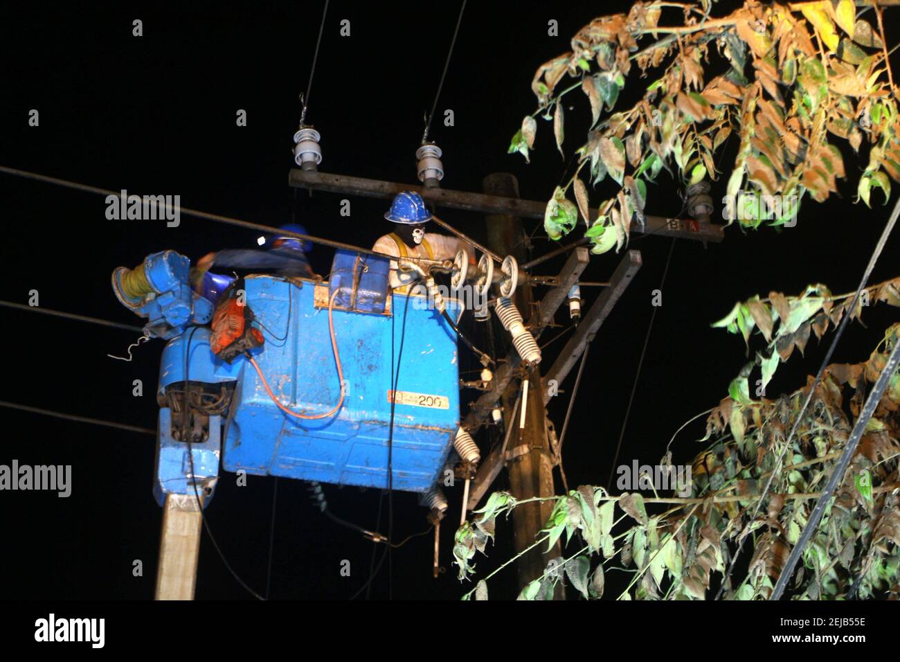 Meralco lineman while cleaning the Pimpose insulator of High Voltage ...