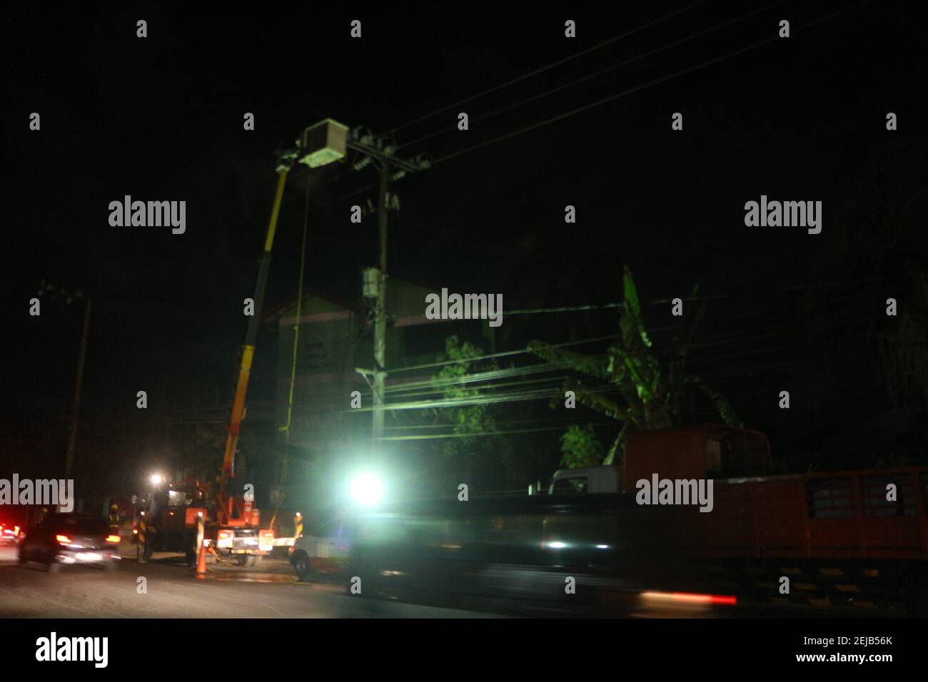 Meralco lineman while cleaning the Pimpose insulator of High Voltage ...