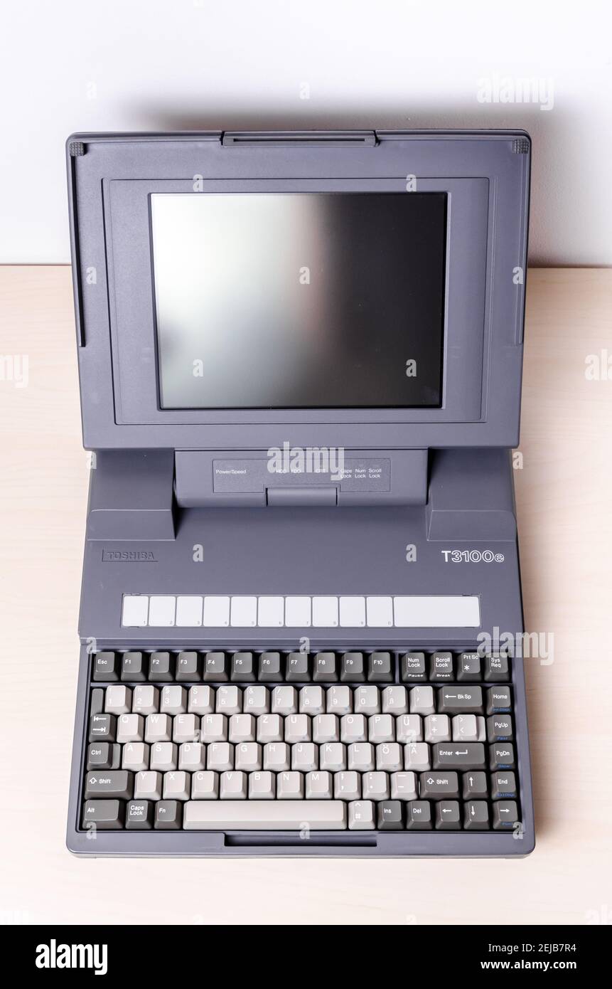 Toshiba old computer hi-res stock photography and images - Alamy
