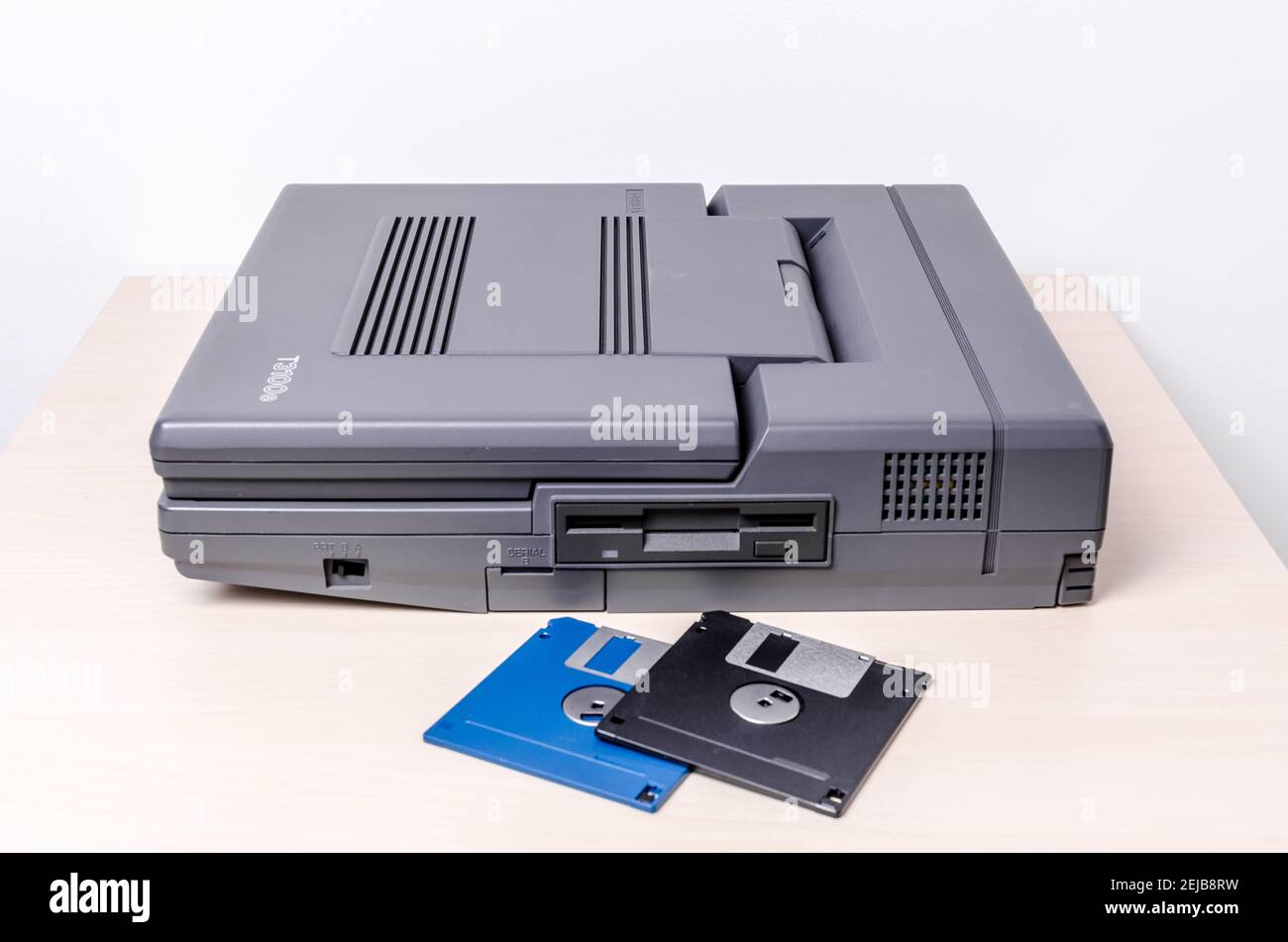 Toshiba t3100e, 1986, personal computer PC Laptop Notebook and floppy ... Toshiba t3100e, 1986, personal computer PC Laptop Notebook and floppy ...