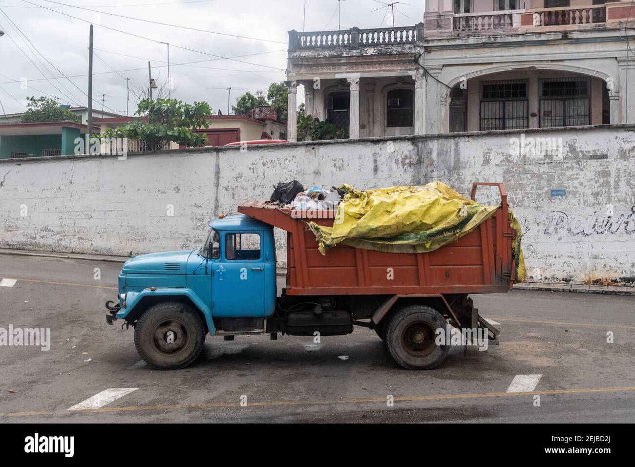 Cuba transportation, the year 2017 Stock Photo - Alamy