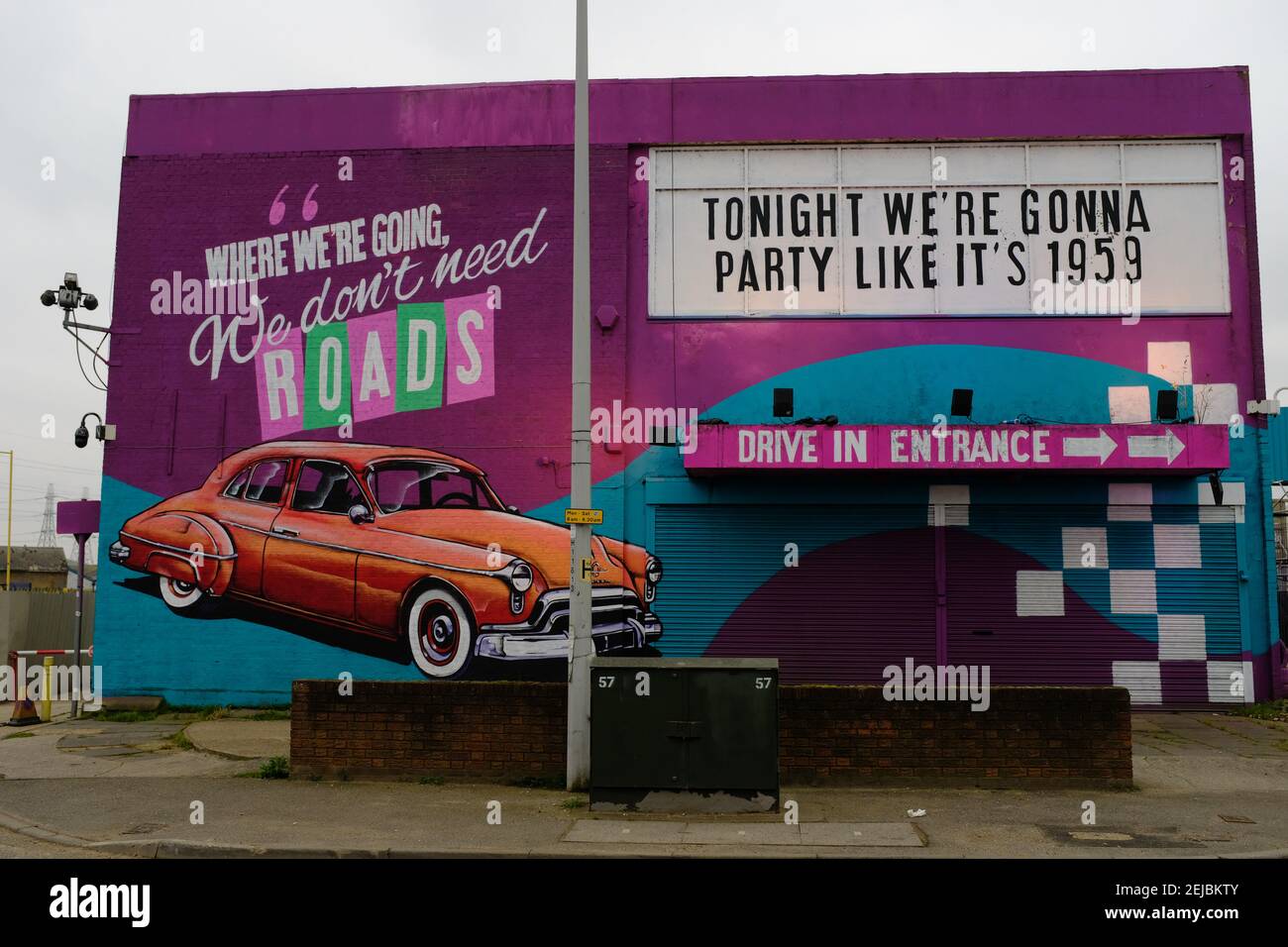 Drive in cinema hi-res stock photography and images - Alamy