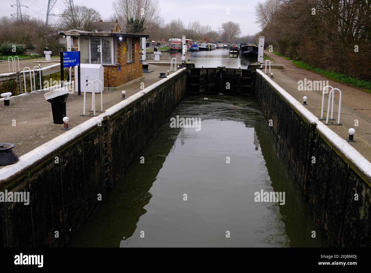 TOTTENHAM, LONDON - 22ND FEBRUARY 2021: Stonebridge Lock 16 along the ...