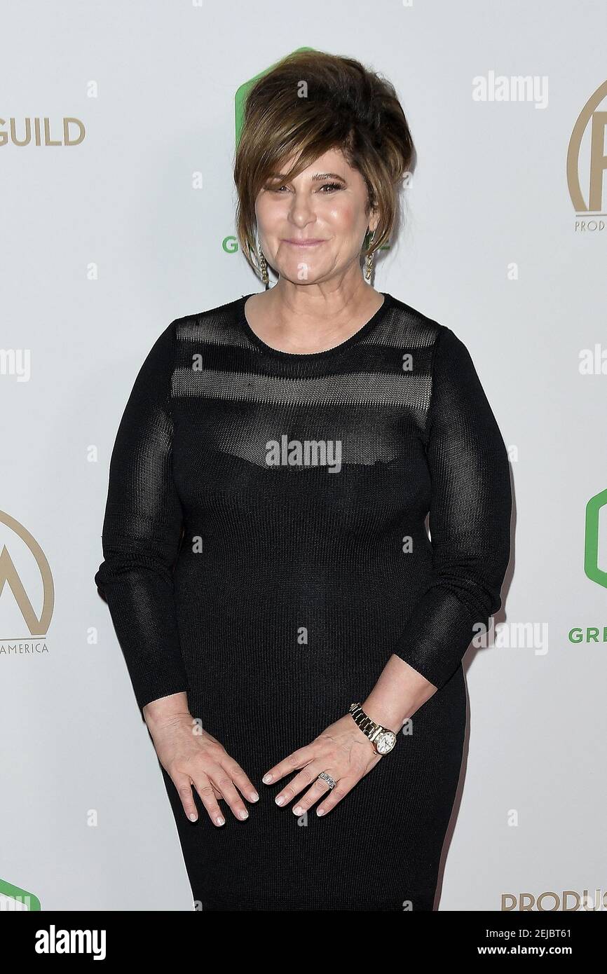 Amy Pascal walks the carpet at the 31th Annual Producers Guild Awards ...