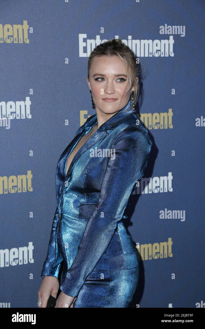 Emily Osment Walking The Red Carpet At Entertainment Weekly S Official