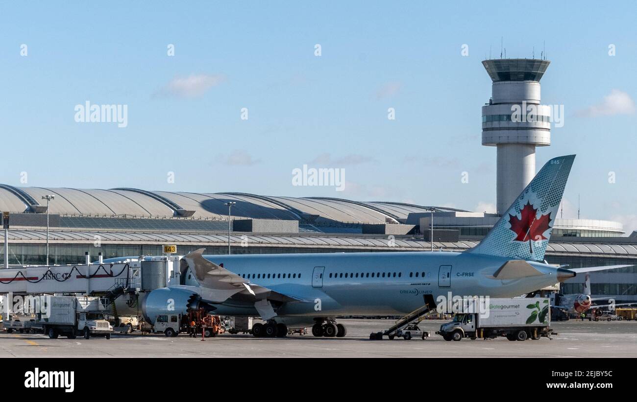 Toronto pearson airport tower hi-res stock photography and images - Alamy