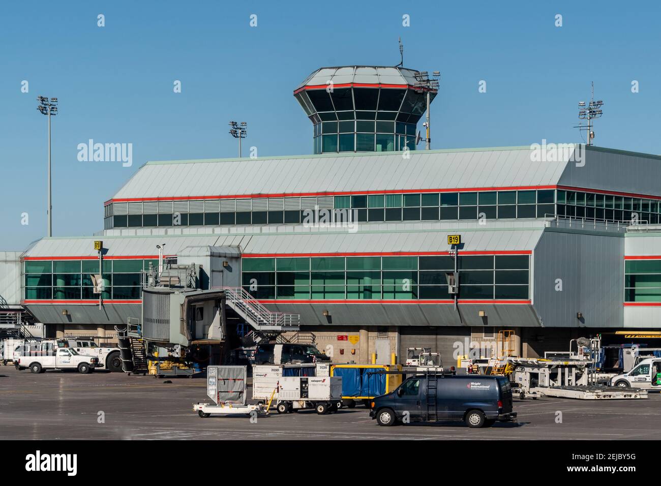 Toronto pearson airport tower hi-res stock photography and images - Alamy