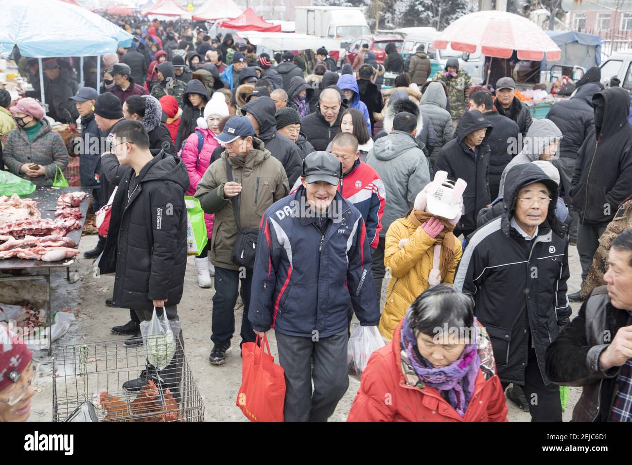 Jilin ,CHINA-Residents brave the wind and snow to buy Spring Festival ...