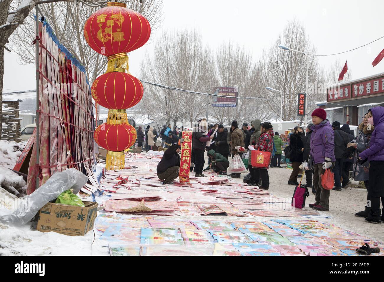 Jilin ,CHINA-Residents brave the wind and snow to buy Spring Festival ...