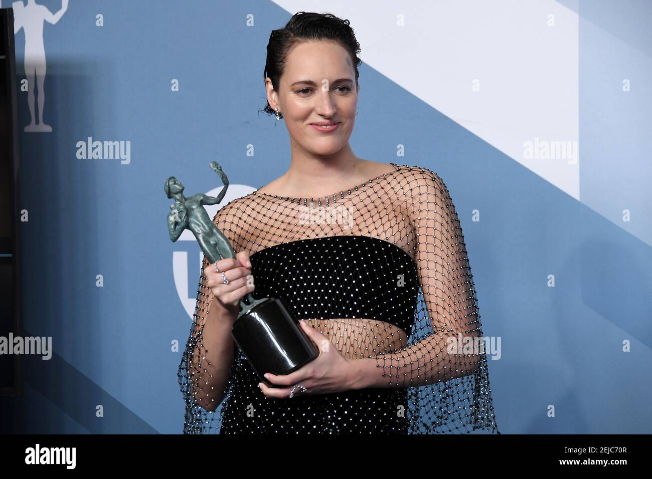 Phoebe Waller-Bridge poses in the press room with the trophy for Best ...