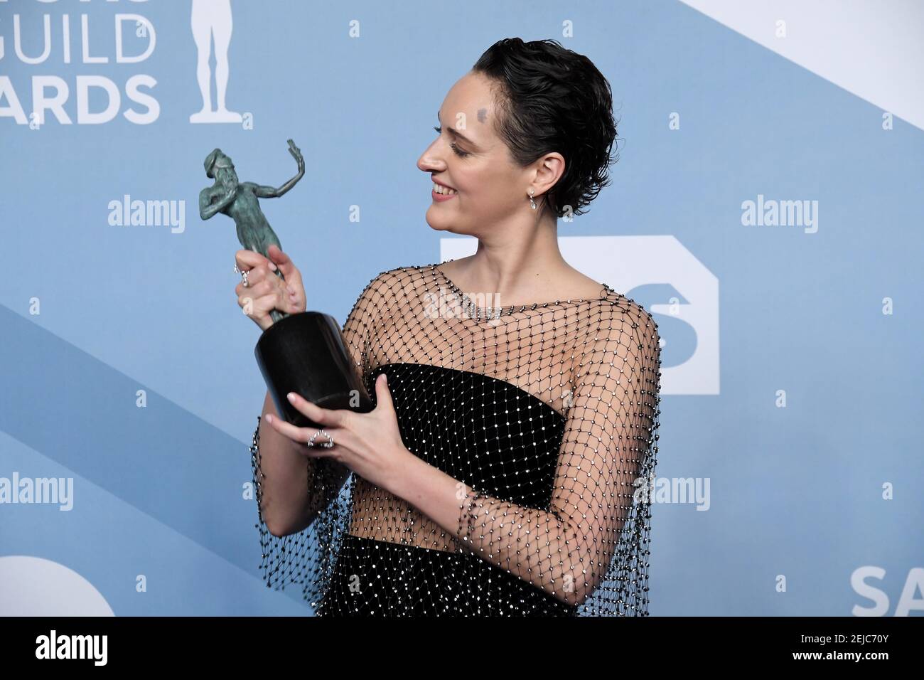Phoebe Waller-Bridge poses in the press room with the trophy for Best ...