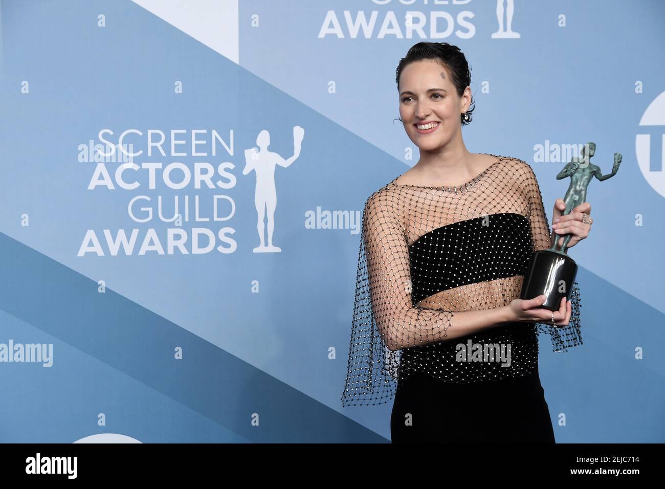 Phoebe Waller-Bridge poses in the press room with the trophy for Best ...