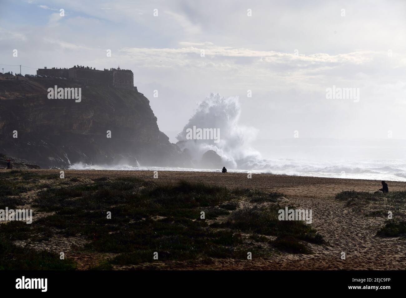 Huge wave breaking at Farol da Nazare Stock Photo - Alamy