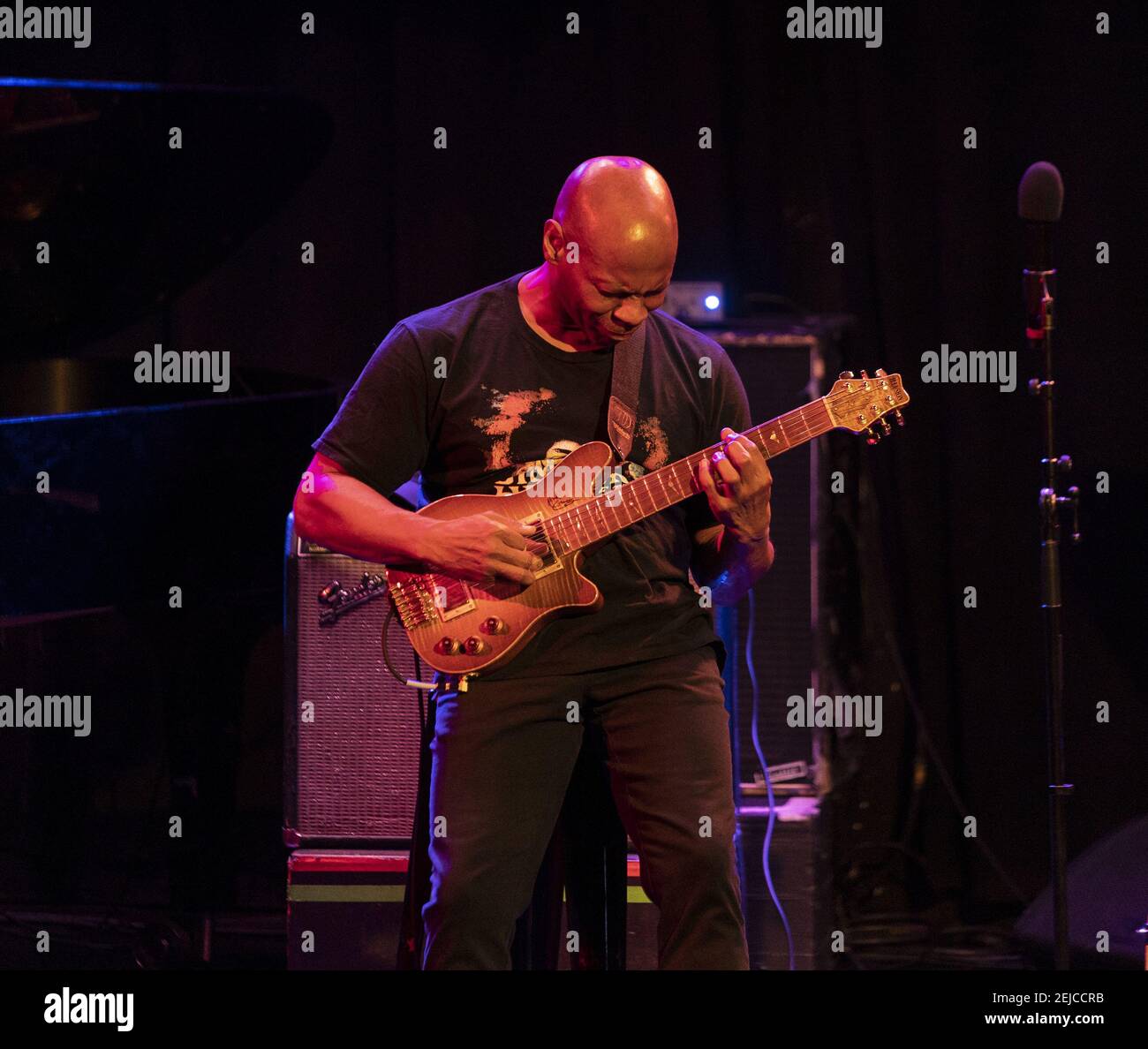 Kevin Eubanks performs for Eubanks Evans Experience during Winter Jazz ...