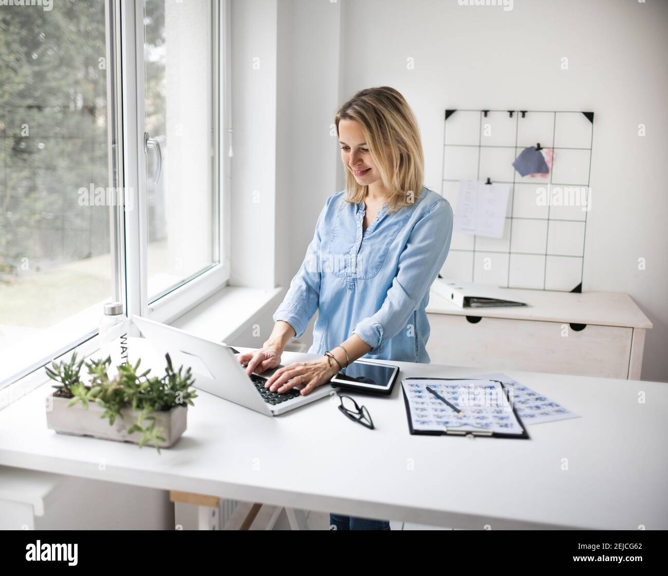 Standing workstation desk hi-res stock photography and images - Alamy