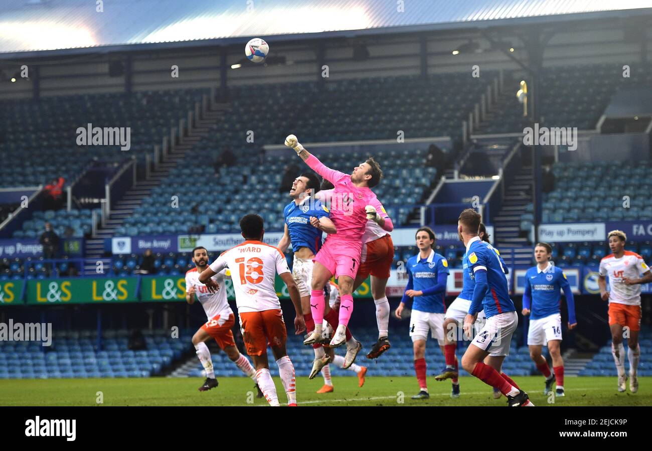 Goalkeeper punching ball hi-res stock photography and images - Alamy