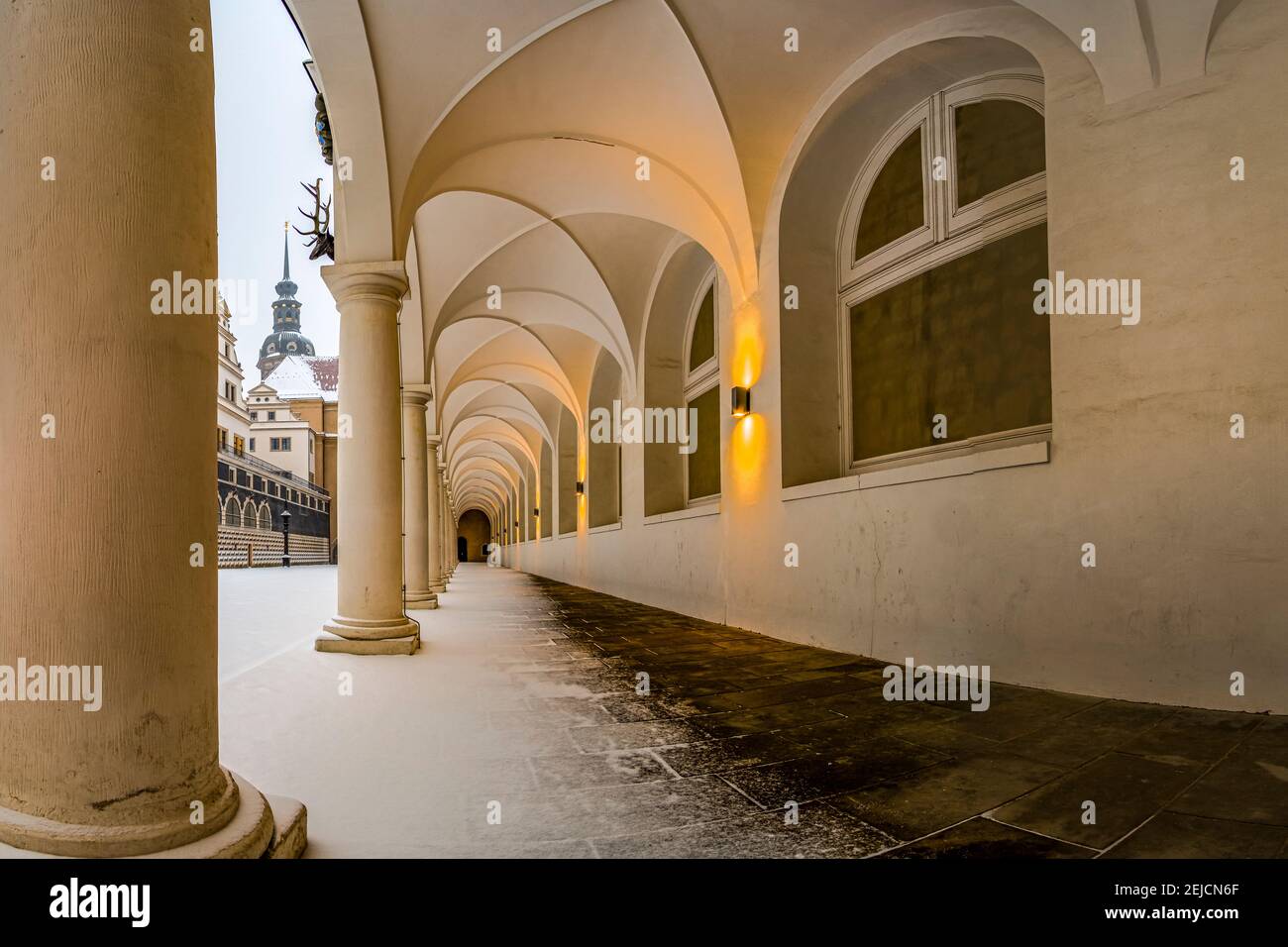 Old stable yard hi-res stock photography and images - Alamy