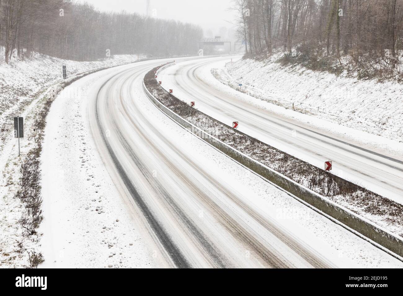 Empty motorway Autobahn A40 in winter Stock Photo - Alamy