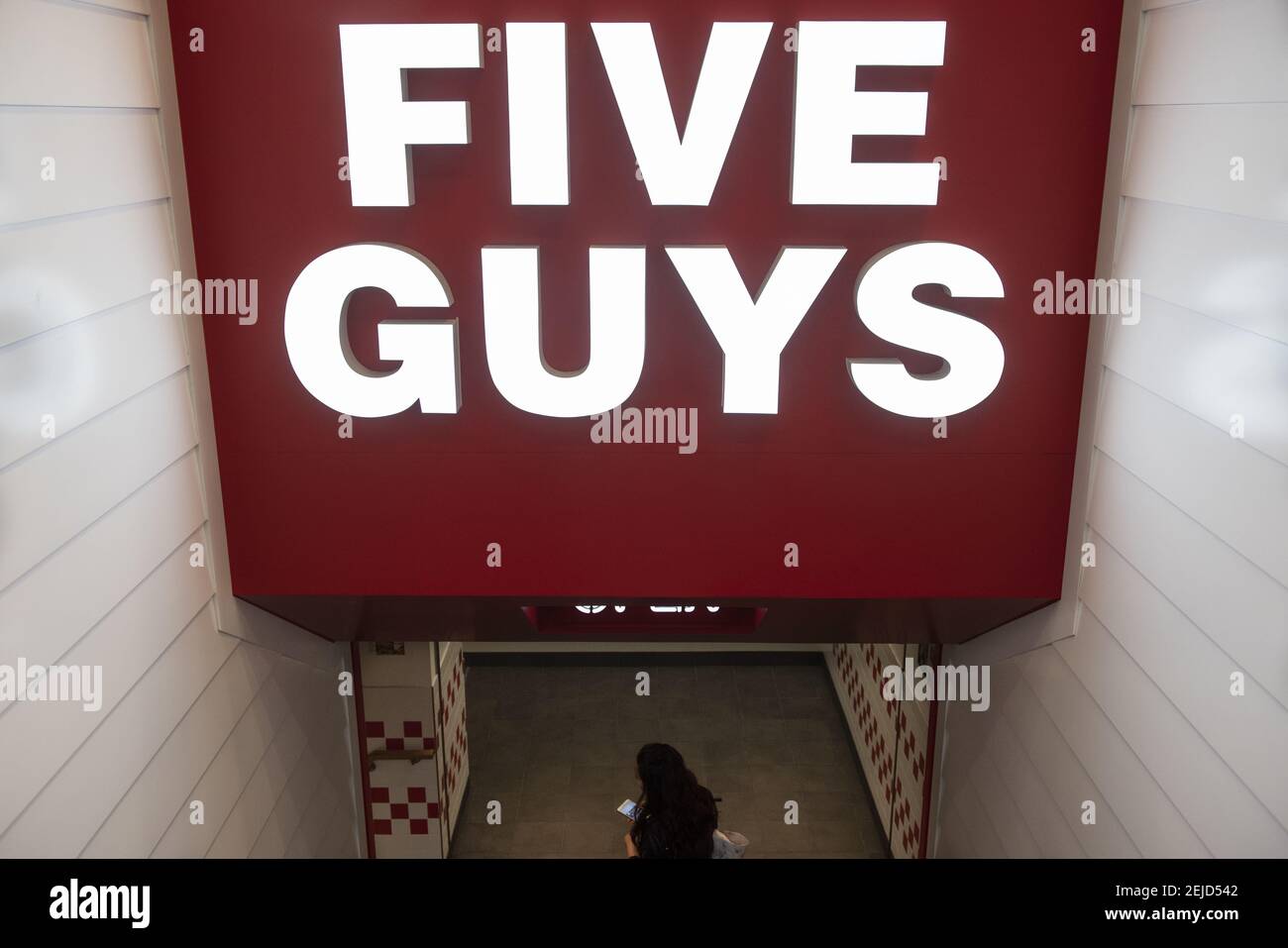 American fast casual restaurant chain Five Guys logo and restaurant ...