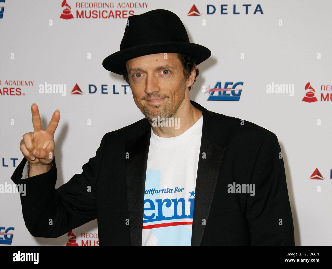 LOS ANGELES, CALIFORNIA - JANUARY 24: Jason Mraz attends MusiCares ...