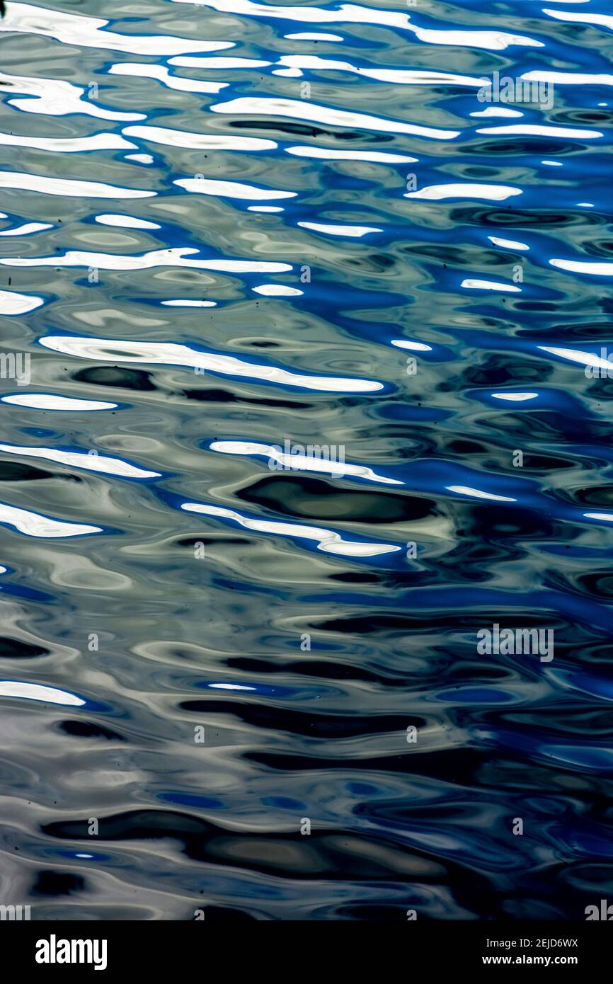 Mirror patterns hi-res stock photography and images - Alamy