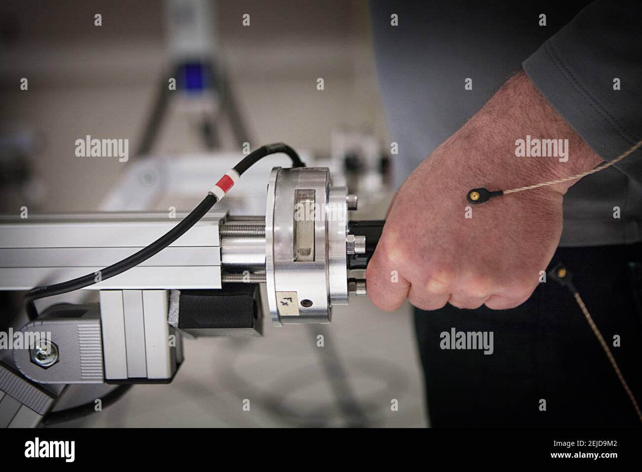 Assistance with walking and verticalization by robot in interaction ...